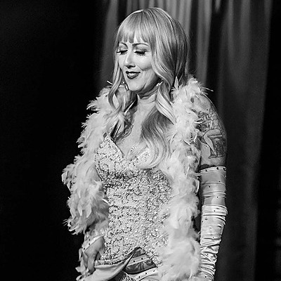 Daisy DeVine Burlesque | Instagram, Facebook | Linktree